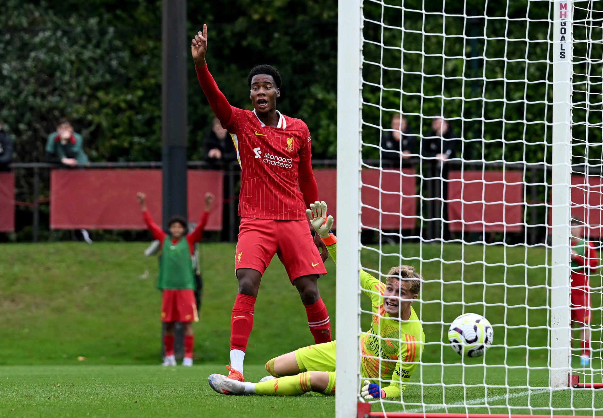Leeds United set to snap up promising centre-back after Liverpool release