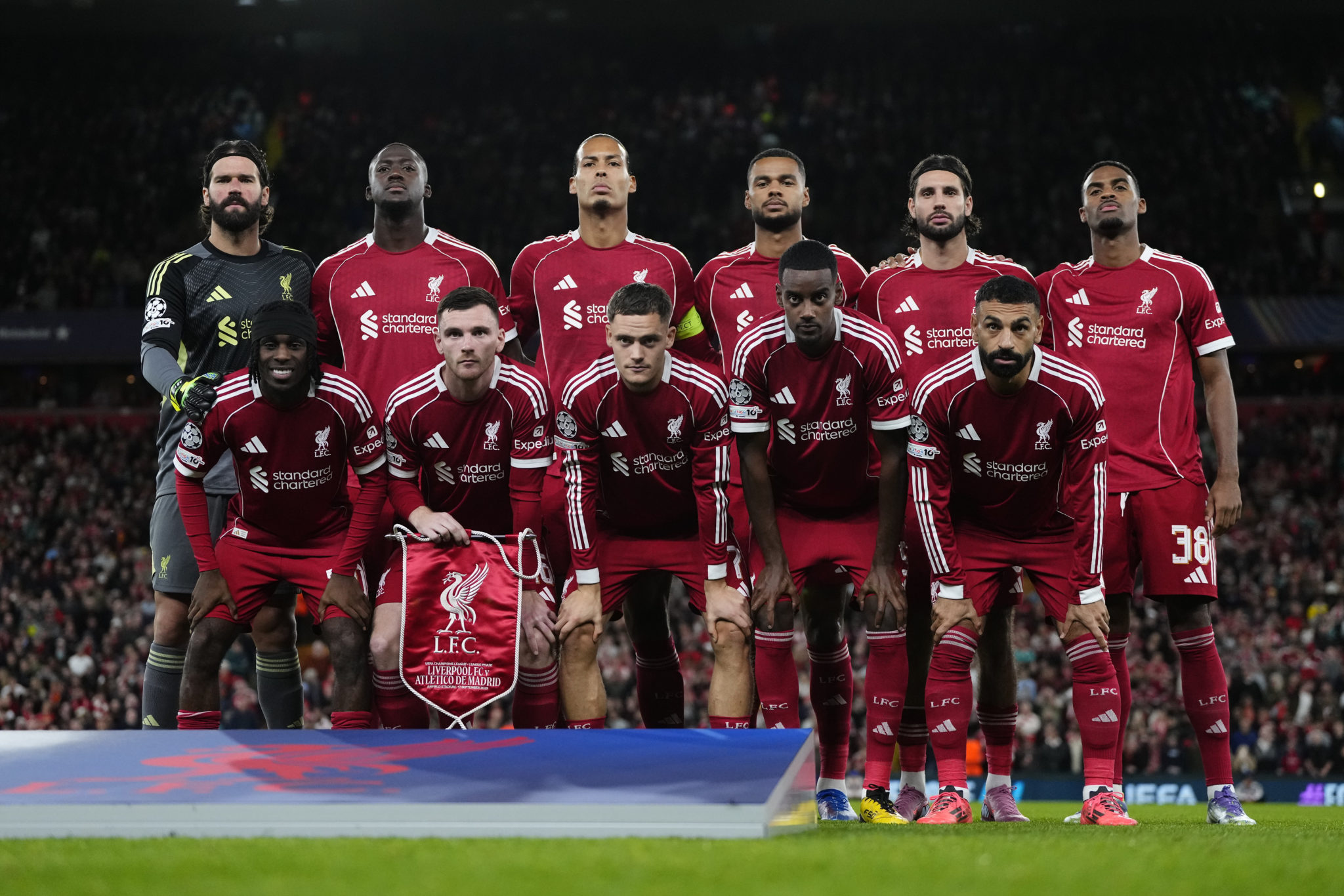 Liverpool Squad - Rousing The Kop