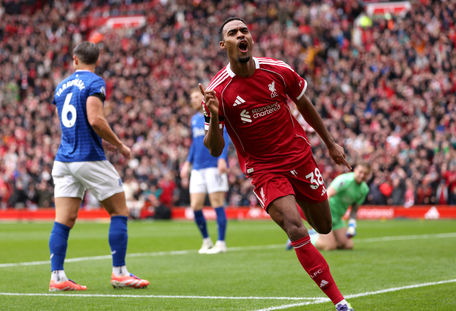 Virgil van Dijk says Liverpool have a player 'in the form of his life ...